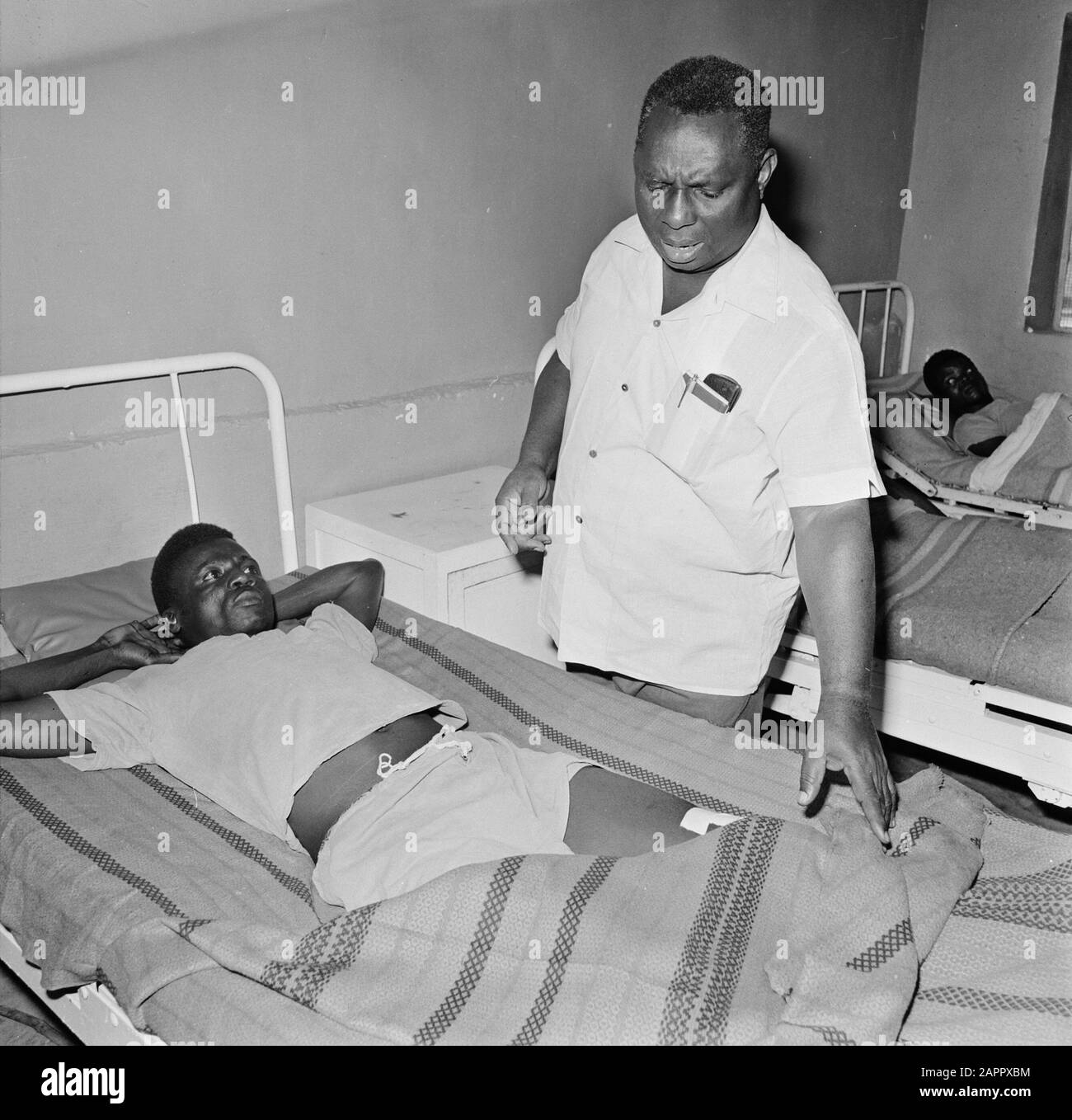 Hospital bed staff Black and White Stock Photos & Images - Alamy