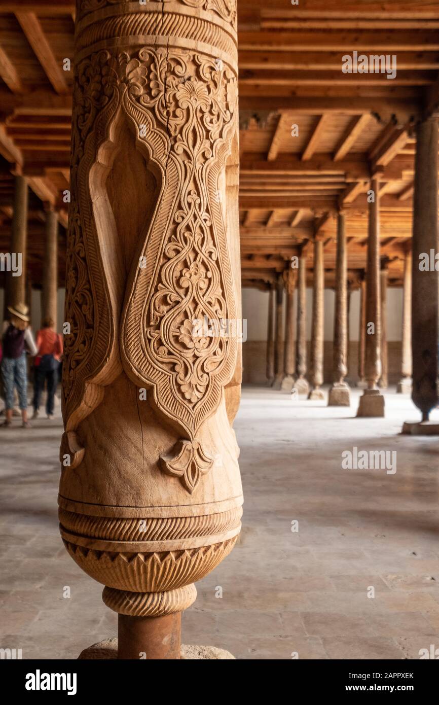 Carved wooden pillar hi-res stock photography and images - Alamy