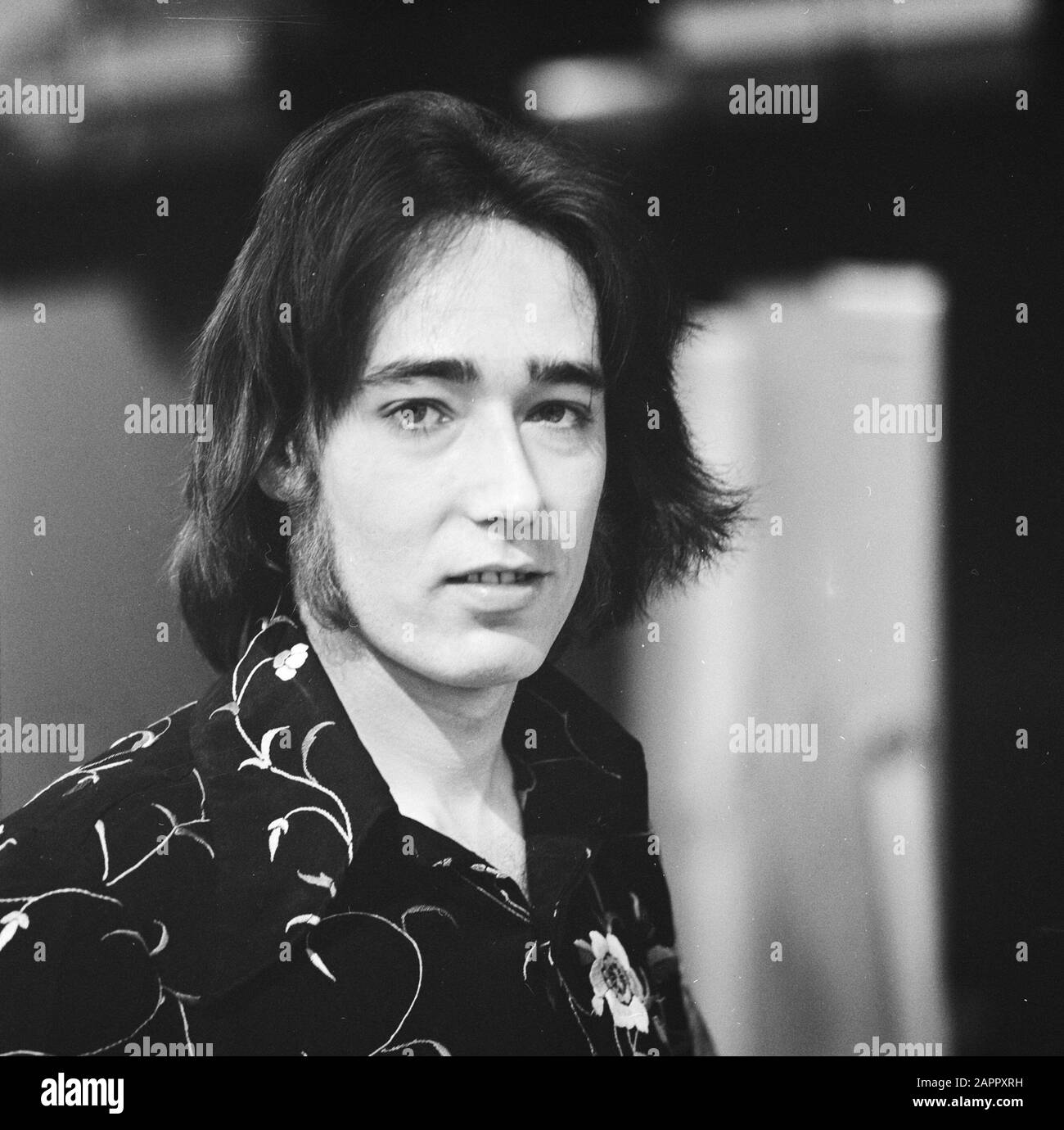 Wally Tax (Dutch singer) during recordings for the AVRO television ...