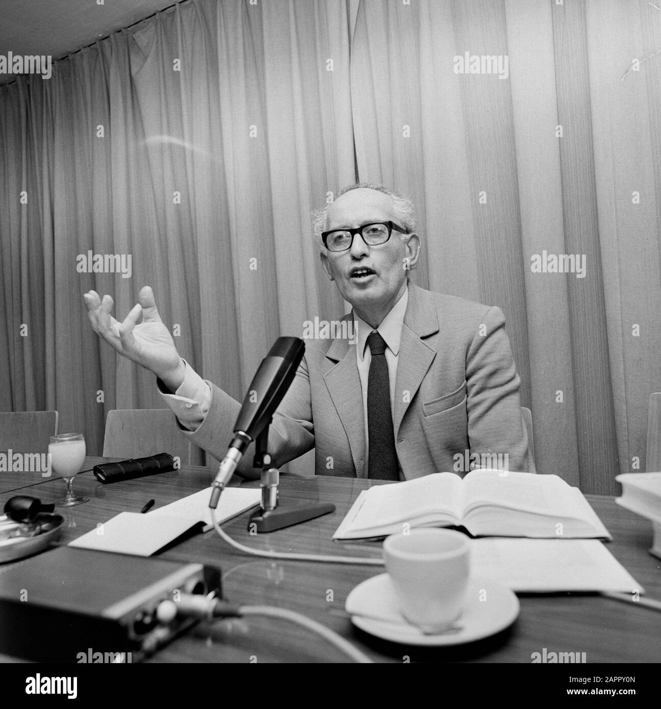 Narrative presentation Black and White Stock Photos & Images - Alamy