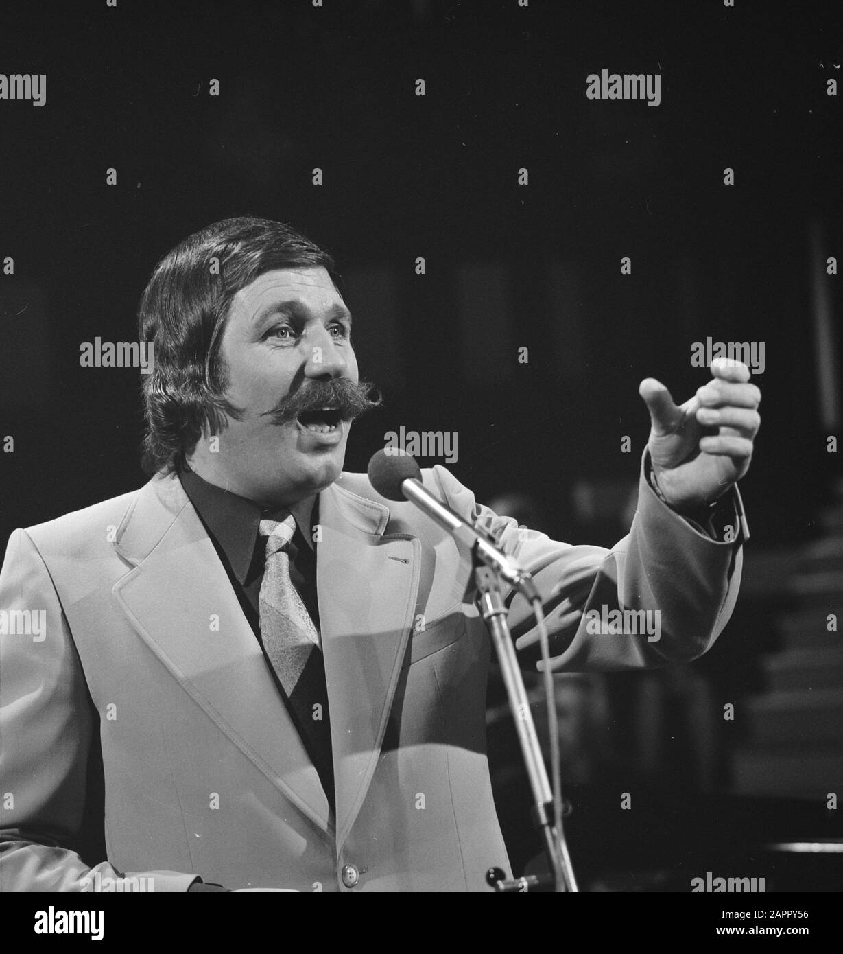 On loose grooves of the TROS; Ted de Braak Date: May 16, 1974 Keywords ...