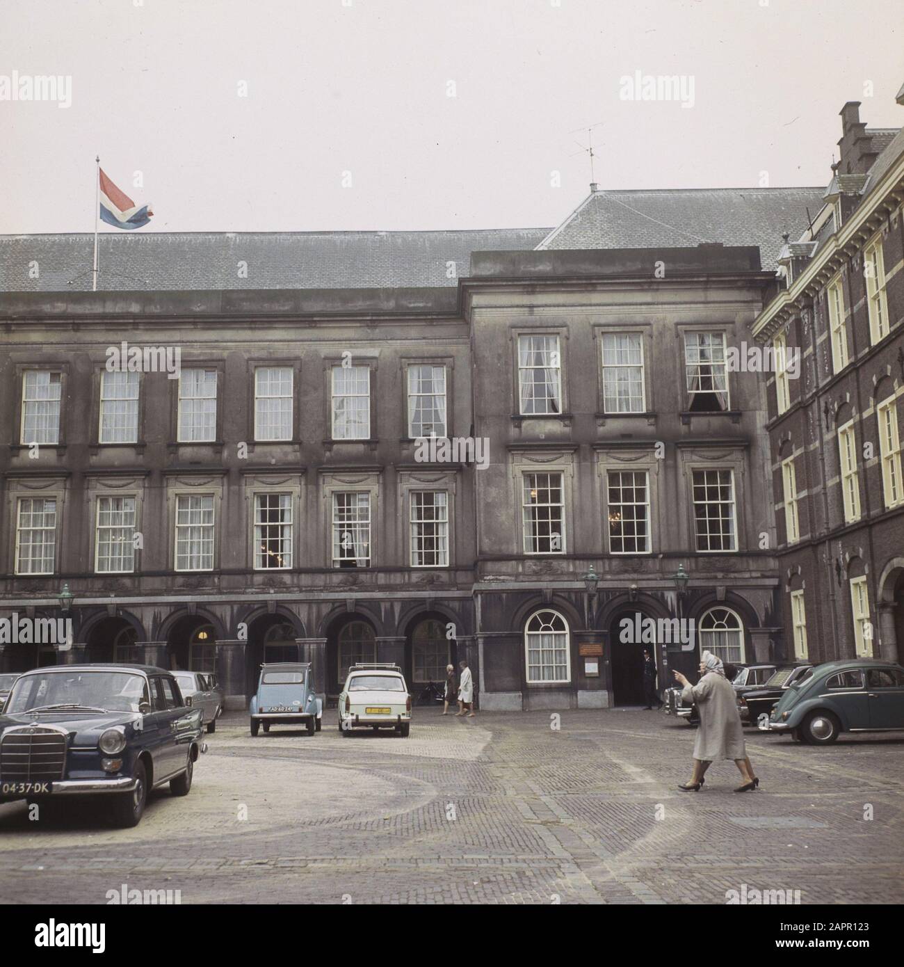 Second Chamber: Prof. Witteveen offers milliennota; part of Binnenhof ...