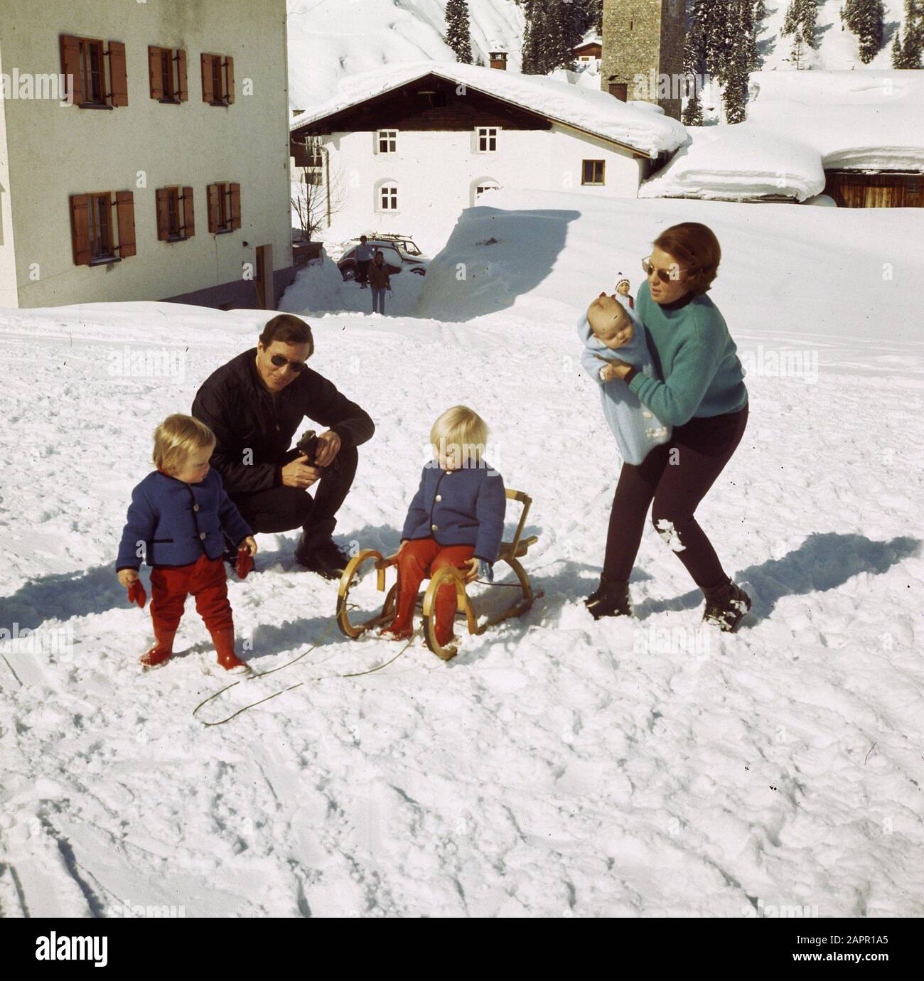 Princess Beatrix, Prince Claus and children for winter sports in Lech ...