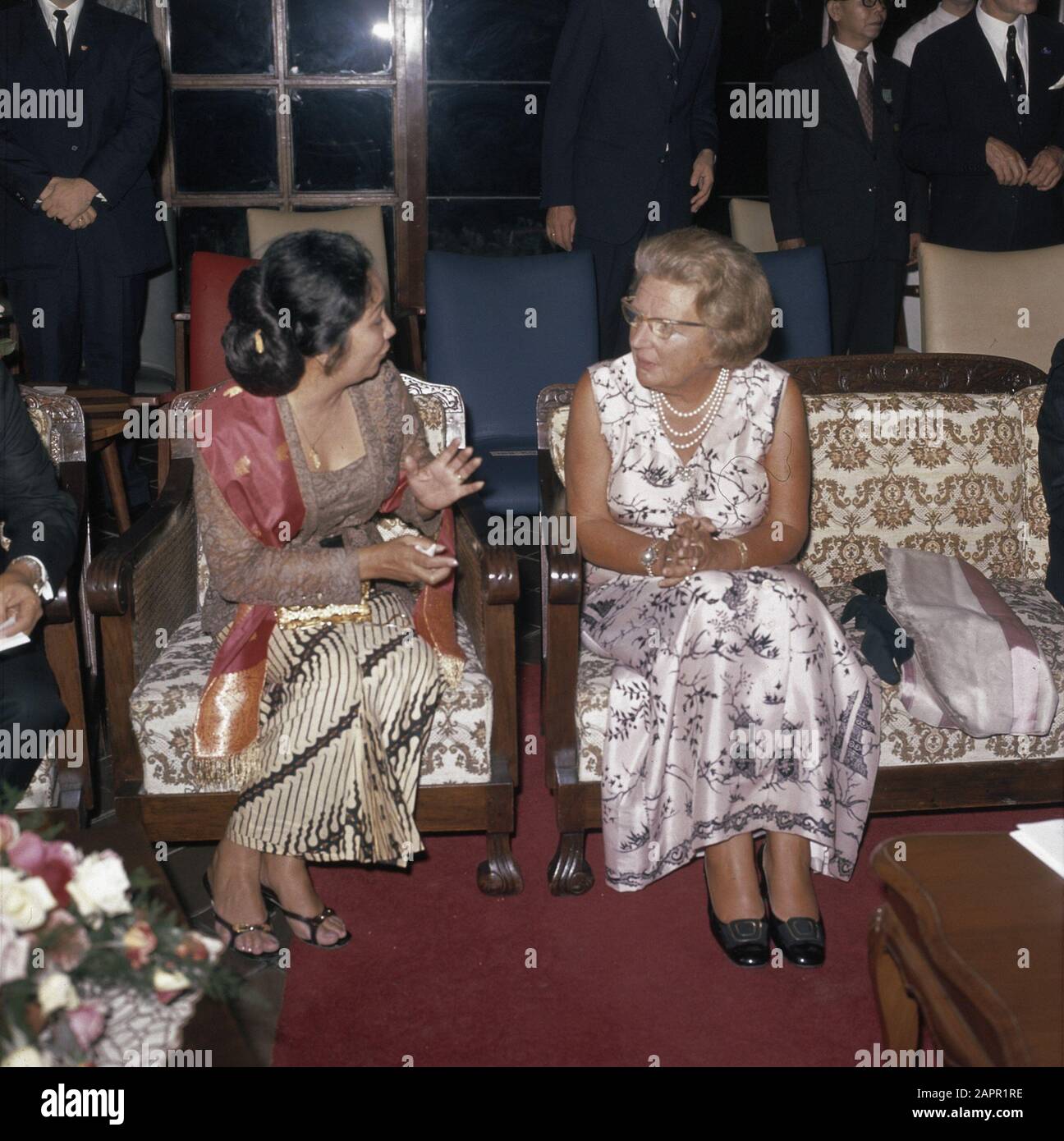 State visit Indonesia Queen Juliana in Bandung with the wife of the ...