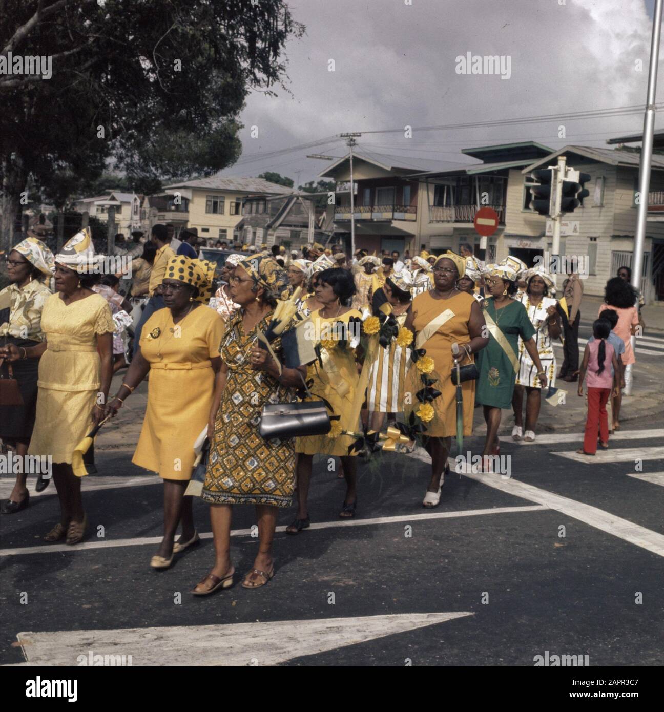 Suriname (street images, industry, politics, people etc. population ...