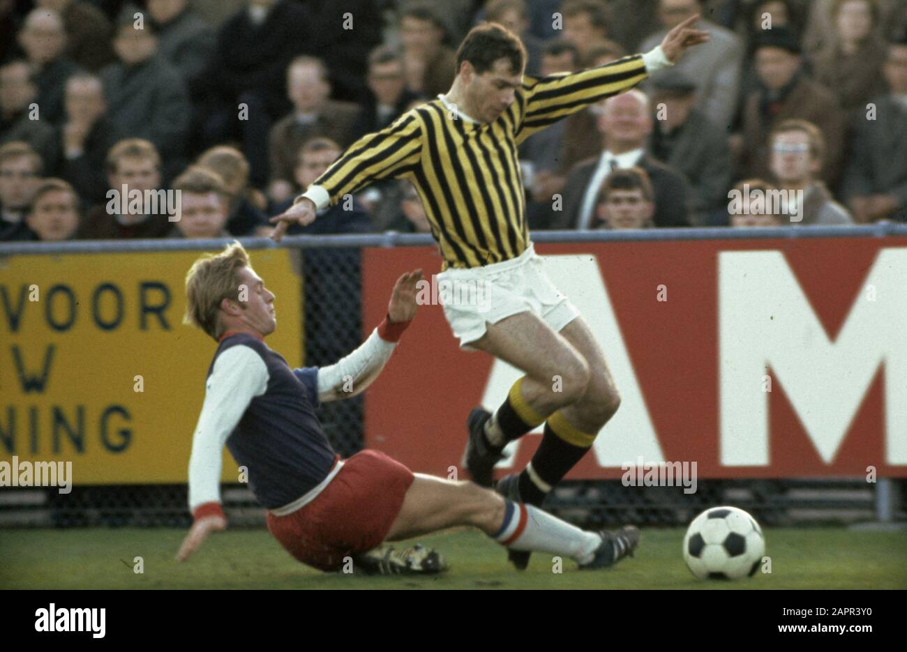 Haarlem versus Vitesse 2-1. Chris de Vries tries to avoid a slide of a ...