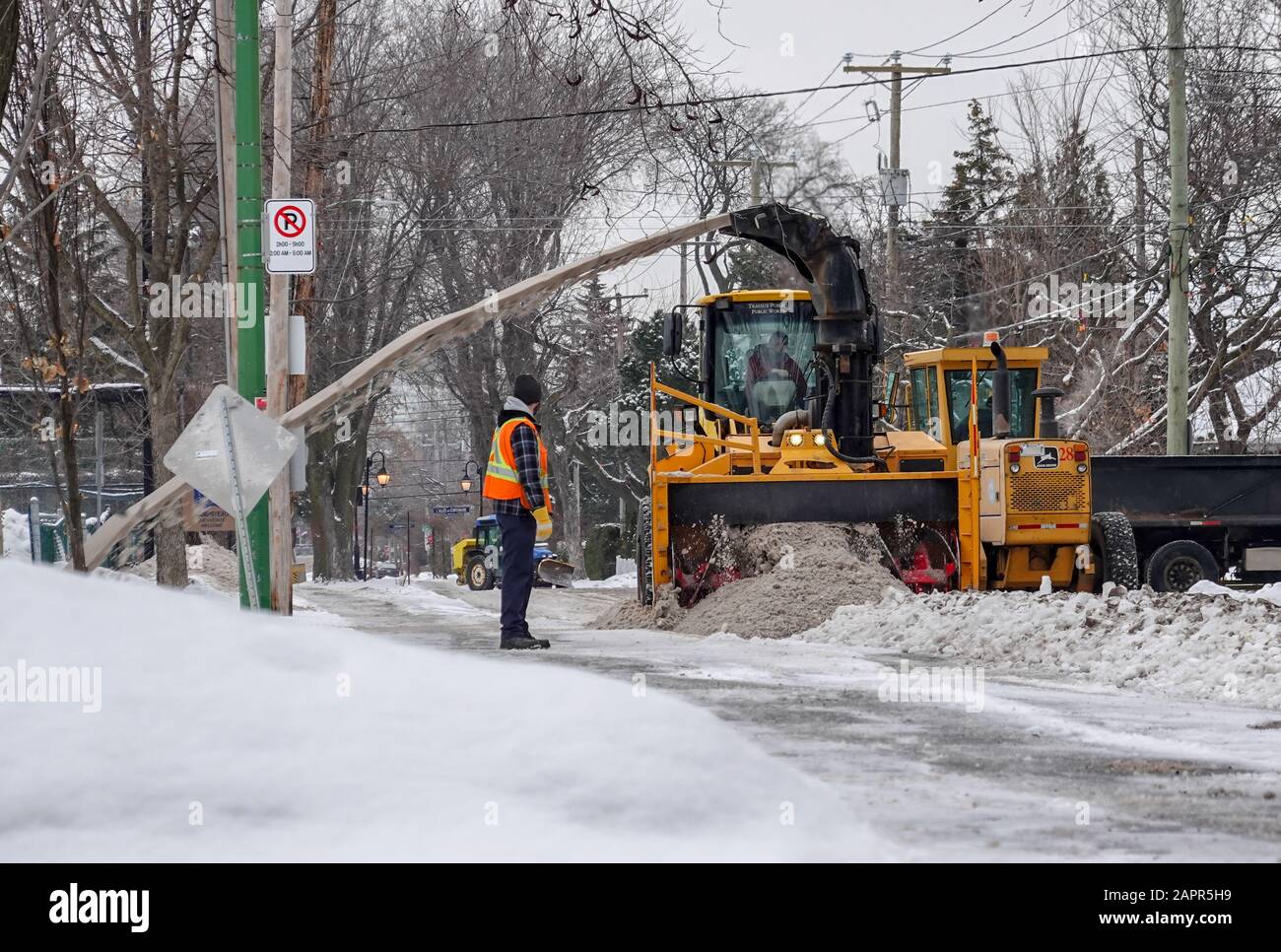 Plowing city streets hi-res stock photography and images - Alamy