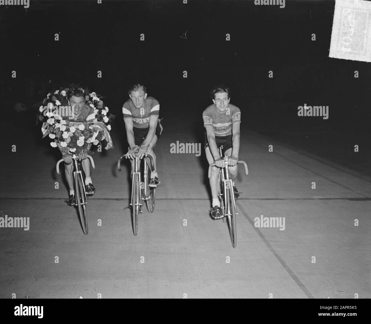 50 round Black and White Stock Photos & Images - Alamy