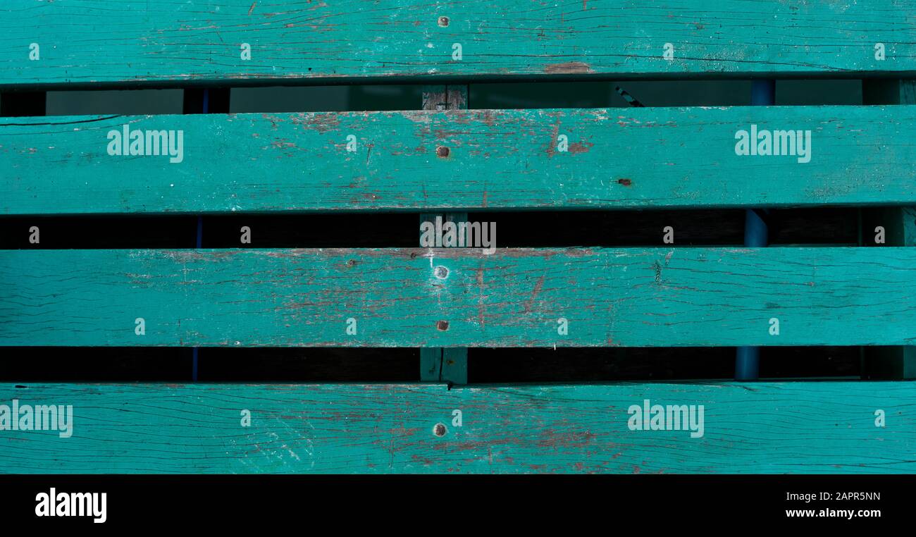 Vertical green fence slats hi-res stock photography and images - Alamy