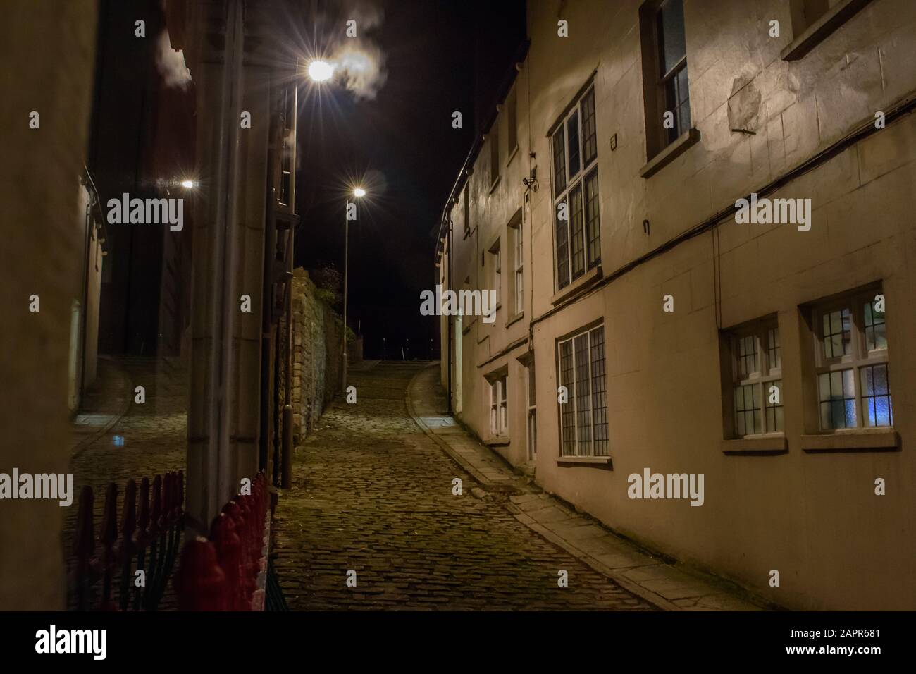 Dimly lit street hi-res stock photography and images - Alamy