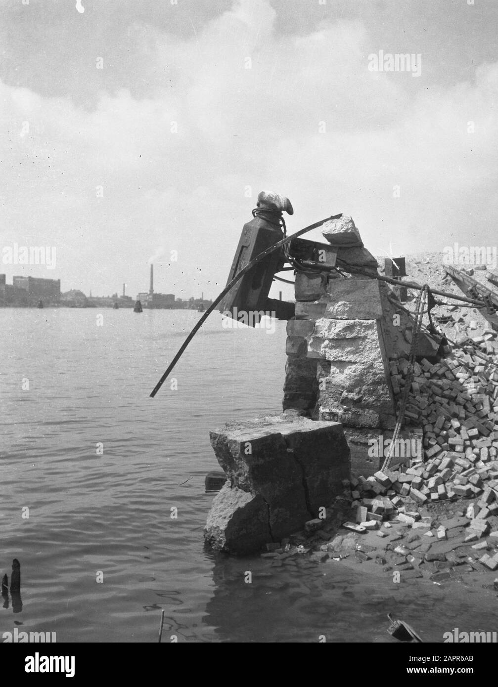 Devastations Rotterdam harbour (1945) second world war, destruction ...