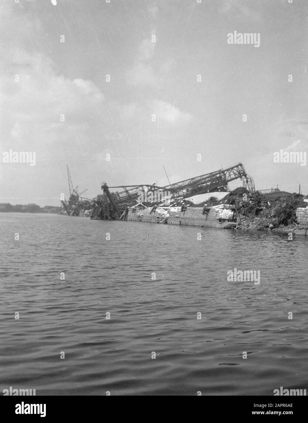 Devastations Rotterdam harbour (1945) second world war, destruction ...