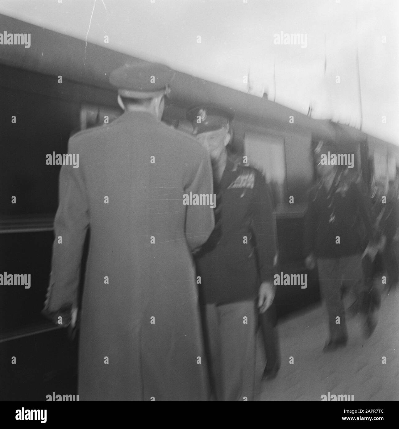 Arrival Eisenhower in The Hague [General Eisenhower is received at a ...
