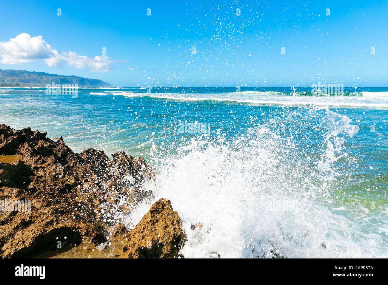Wave splash hi-res stock photography and images - Alamy