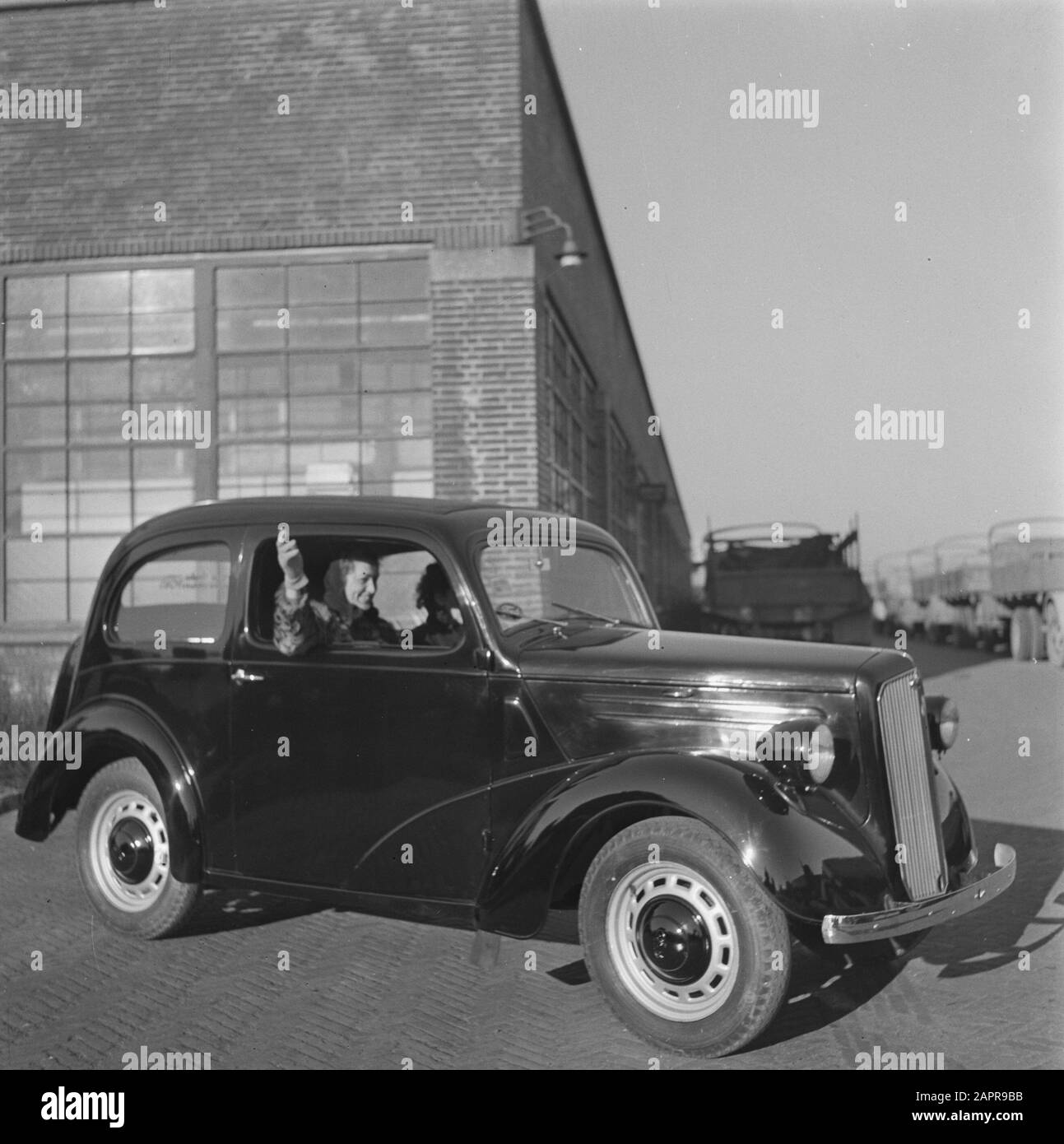 Ford Popular passenger car Date: 18 January 1946 Keywords: cars ...