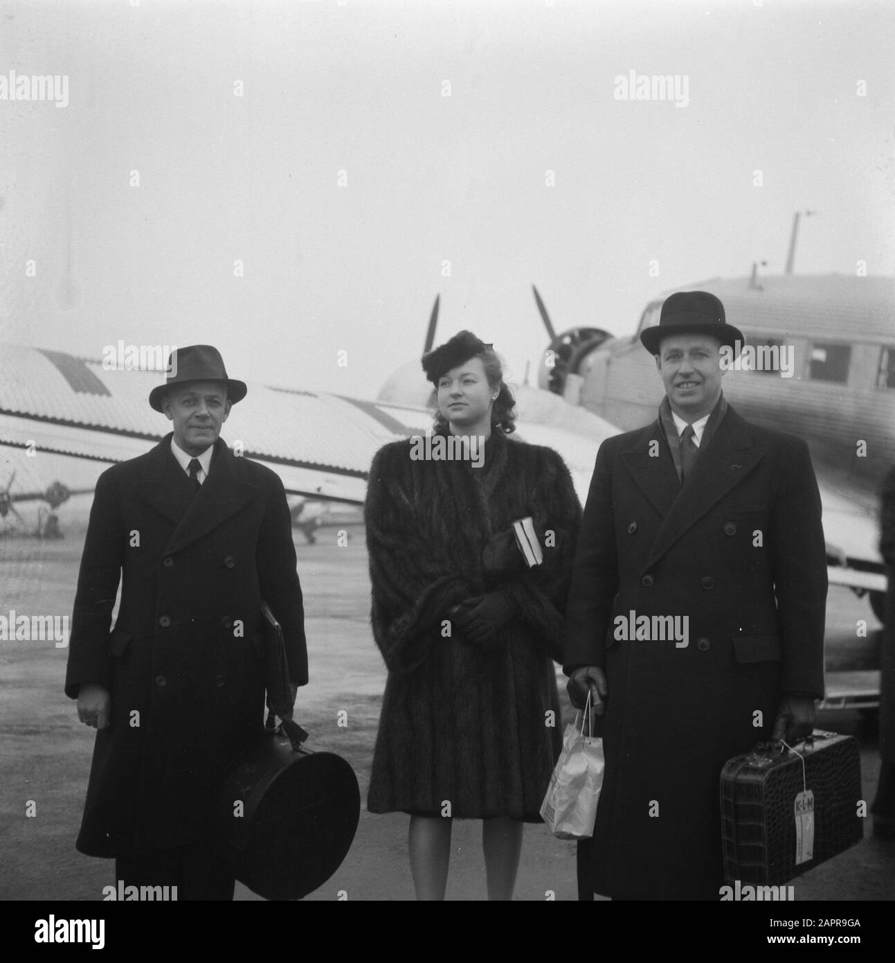 Paris 1946 Black and White Stock Photos & Images - Alamy