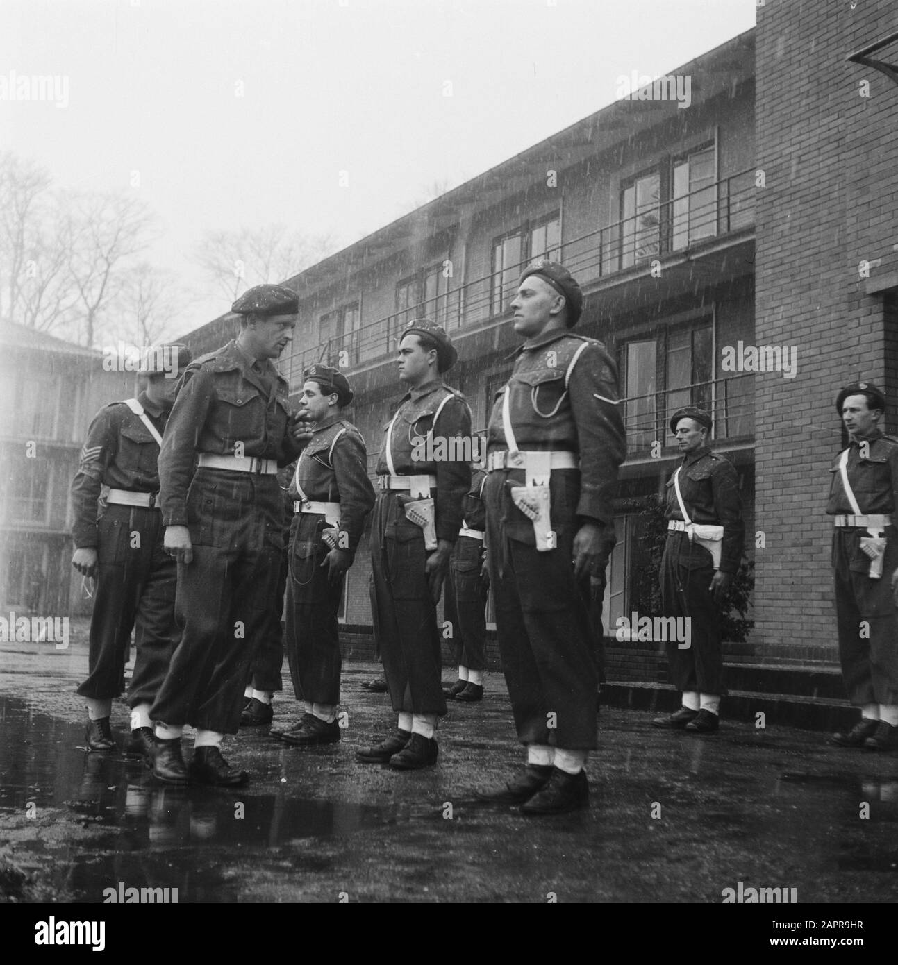 General Kruls visits officers and non-officierstraining camp in ...