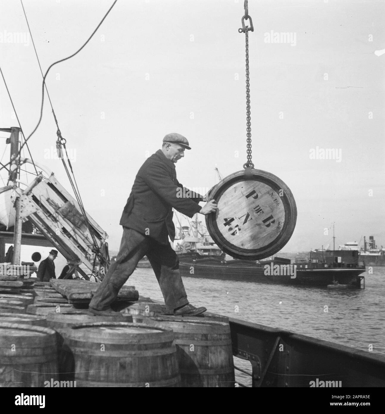 Water unloading Date: April 8, 1946 Keywords: LISSING, WATER Stock ...