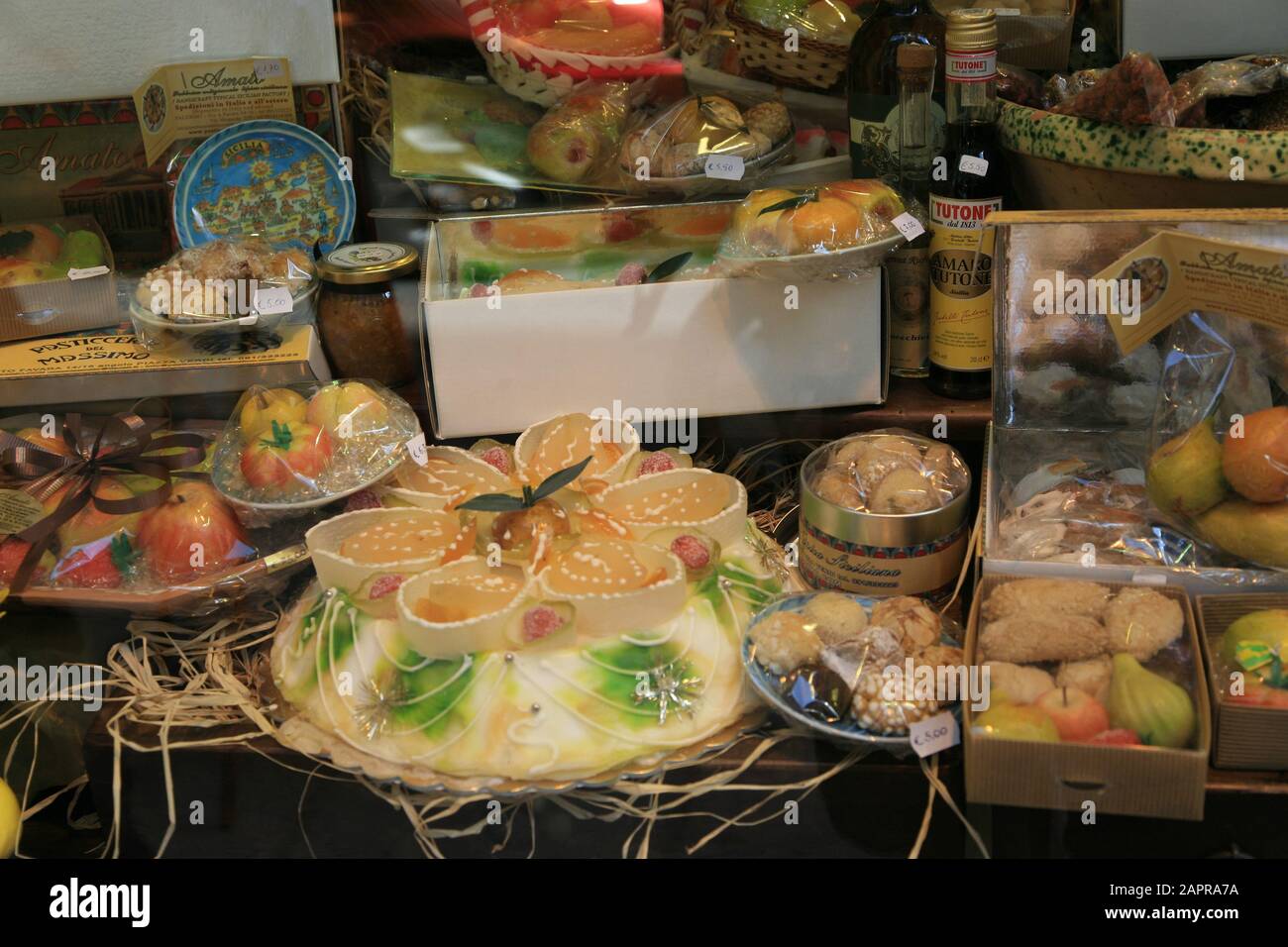 Cassata siciliana and marzipan fruits, Palermo, Sicily, Italy Stock ...