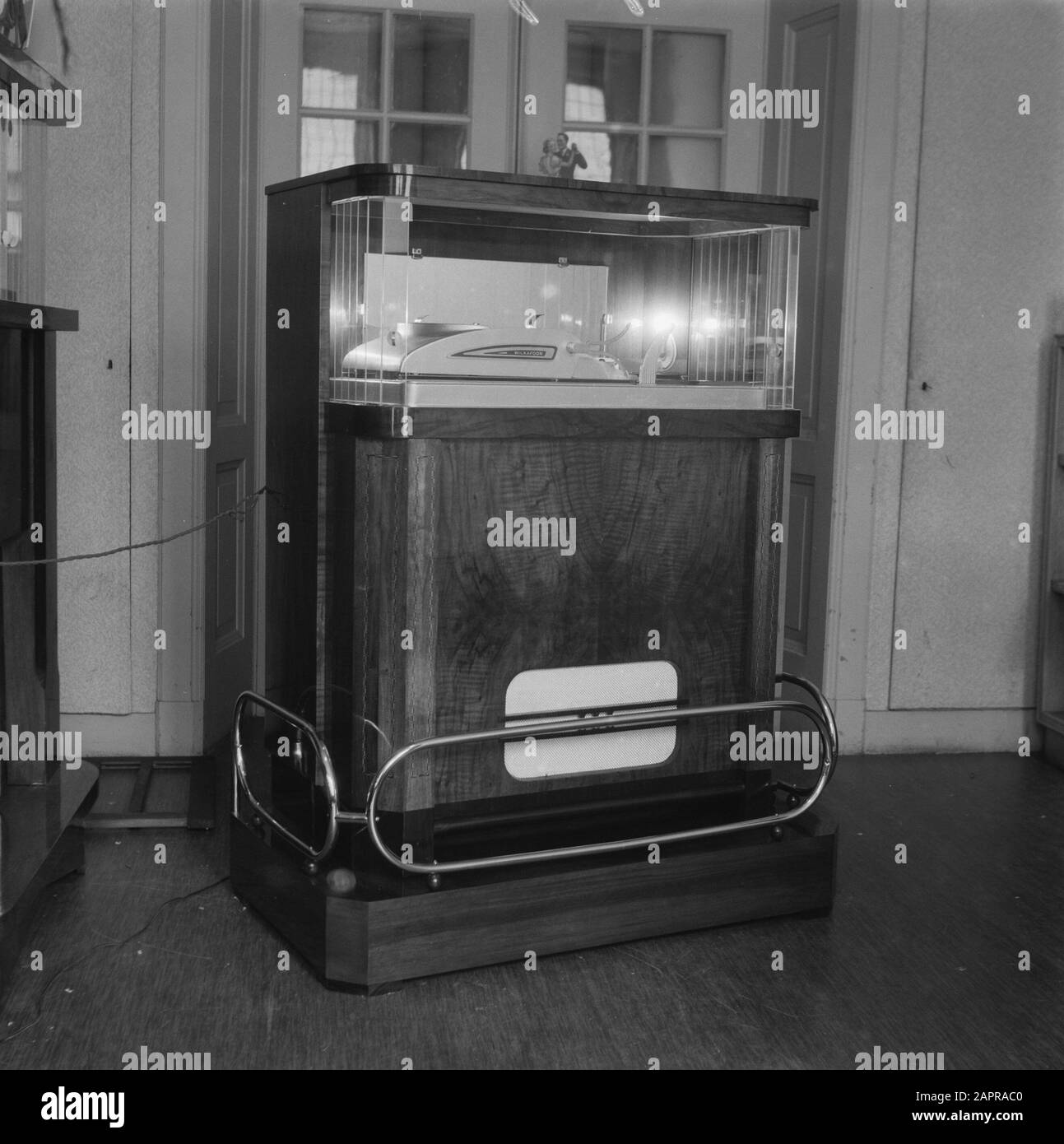 Automatic record changer hi-res stock photography and images - Alamy
