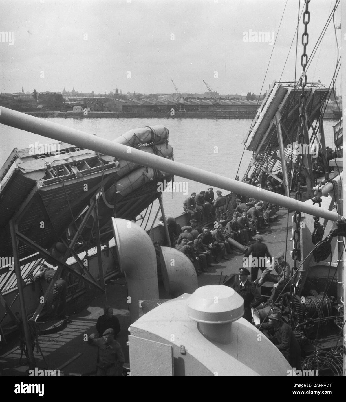 Military guard port strike hi-res stock photography and images - Alamy