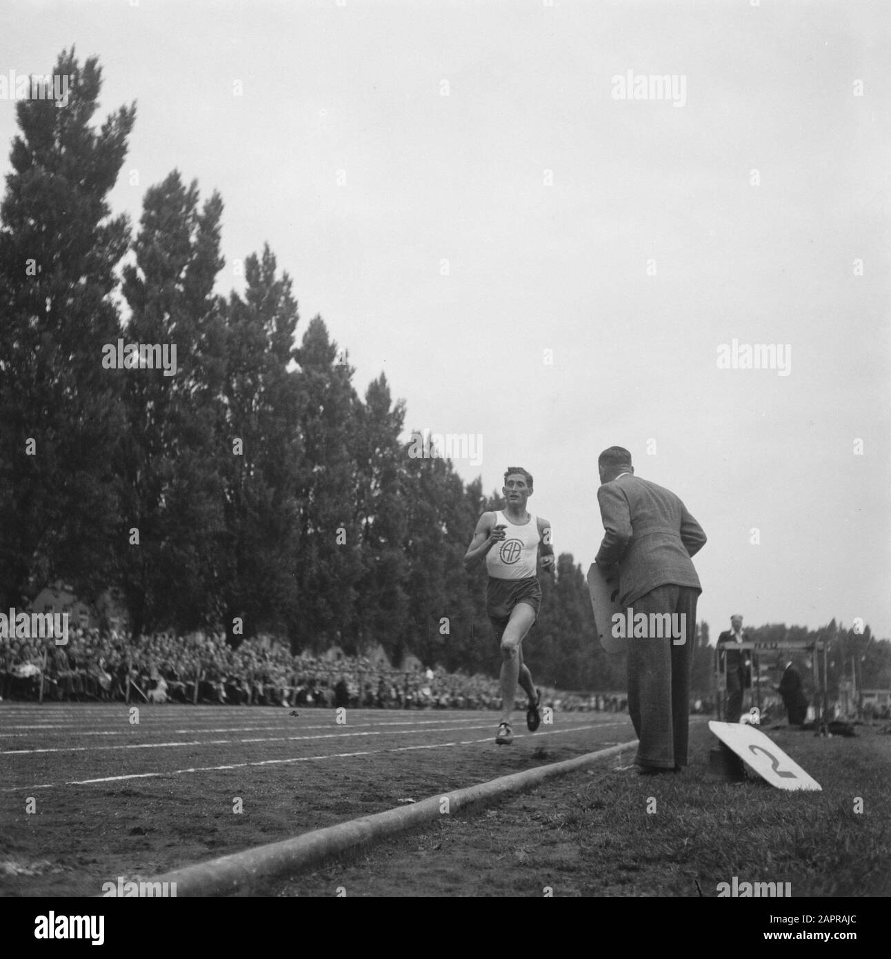 Cinder track hi-res stock photography and images - Alamy