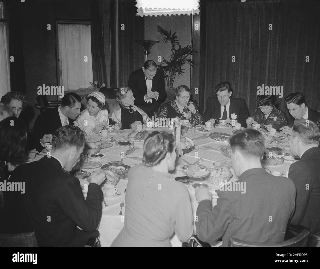 Wedding reportage Riemvis Vondelstraat 58 Amsterdam Date: March 8, 1952 ...