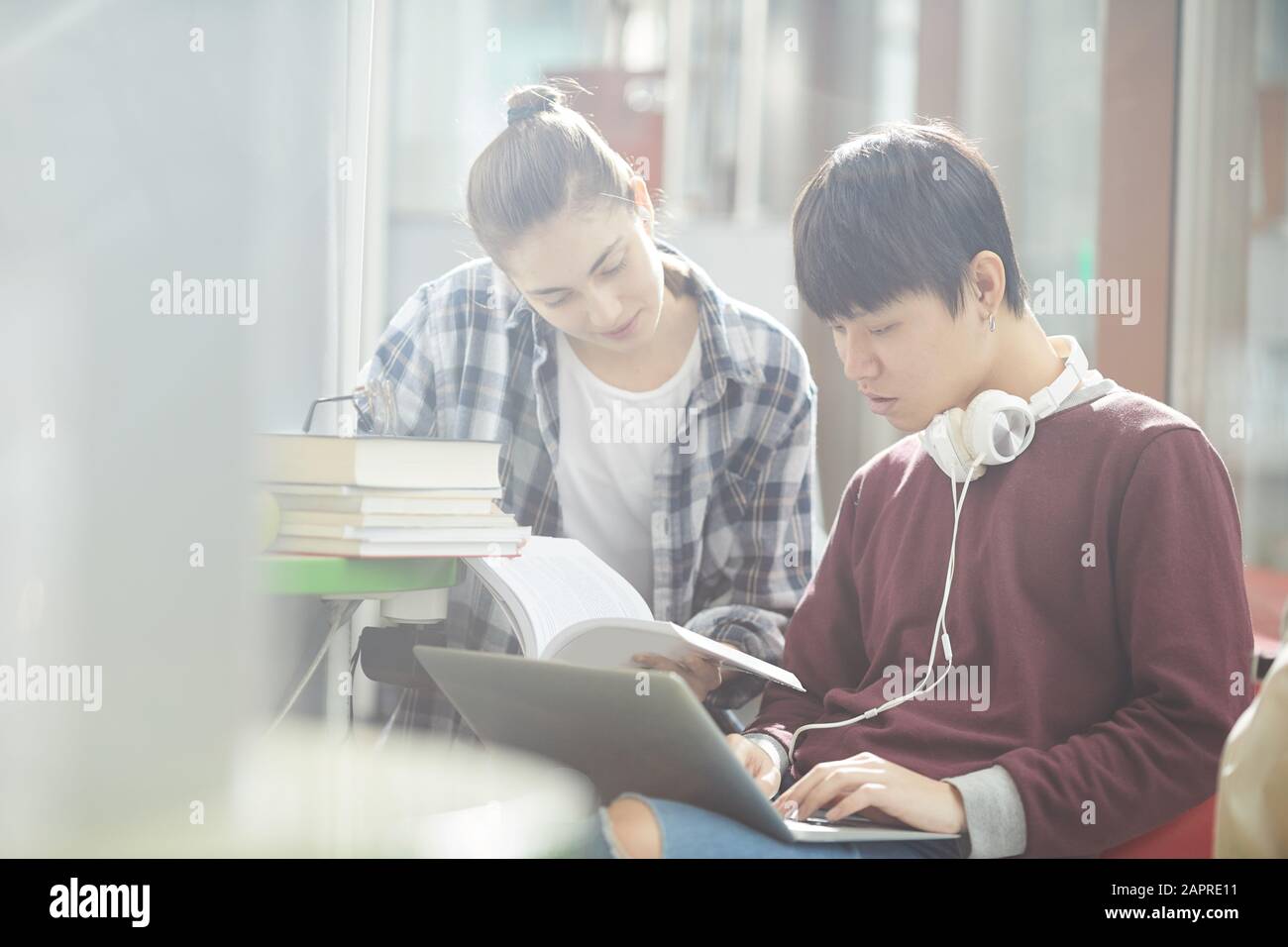 East asian college student hi-res stock photography and images - Alamy