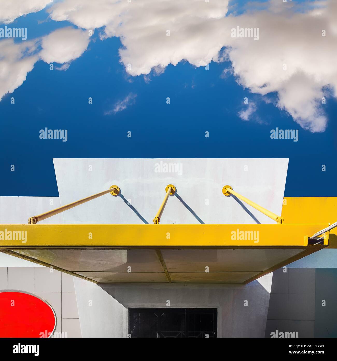 Upper part of a building hi-res stock photography and images - Alamy