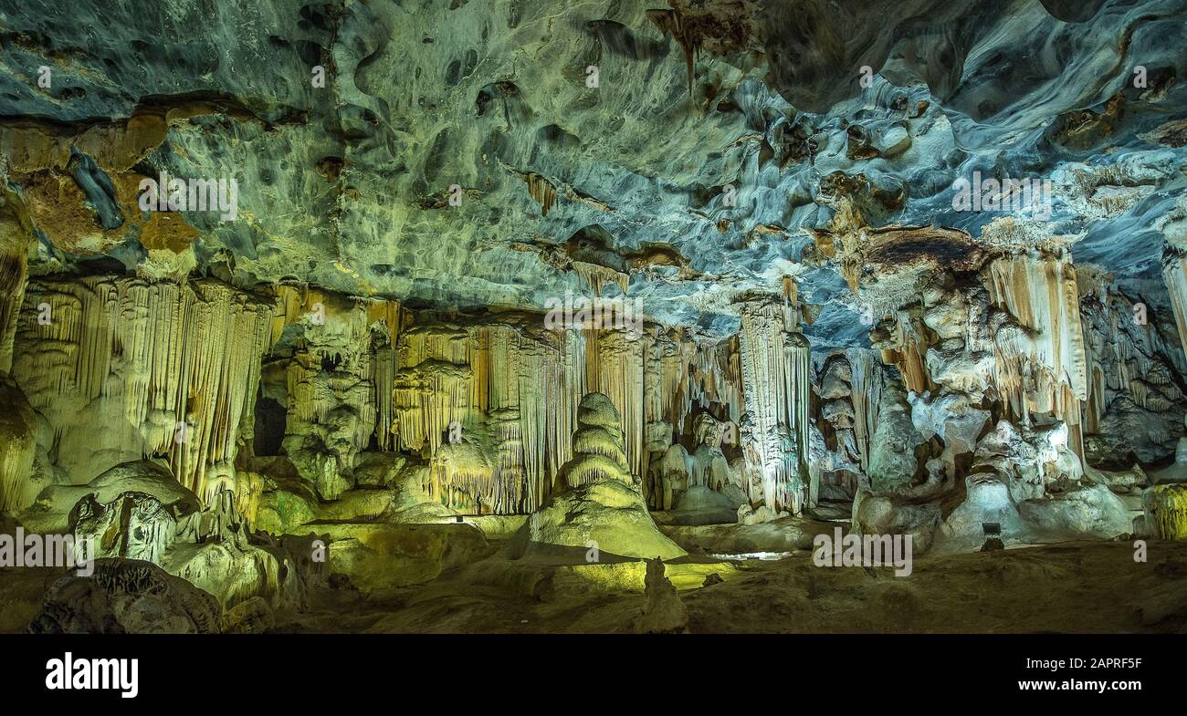 Wide angle shot of the inside of the Cango Caves in Boplaas, South ...