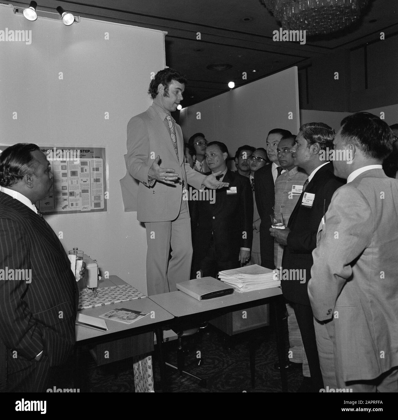 Assignment Singer in Hiltonhotel Date: June 6, 1973 Institution name ...