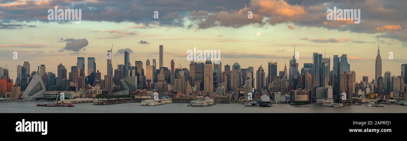 Panoramic shot of a New York Manhatten during the sunset Stock Photo ...