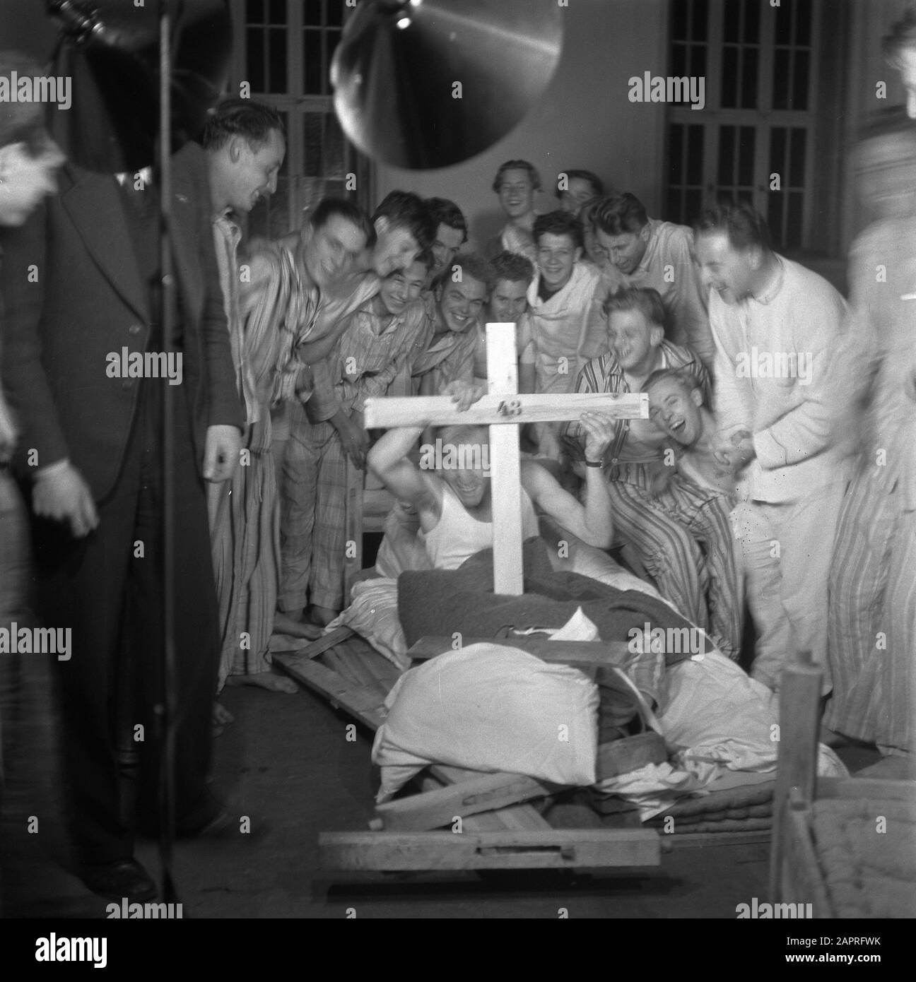 KLM boarding Date: December 6, 1945 Keywords: boarding Institution name ...