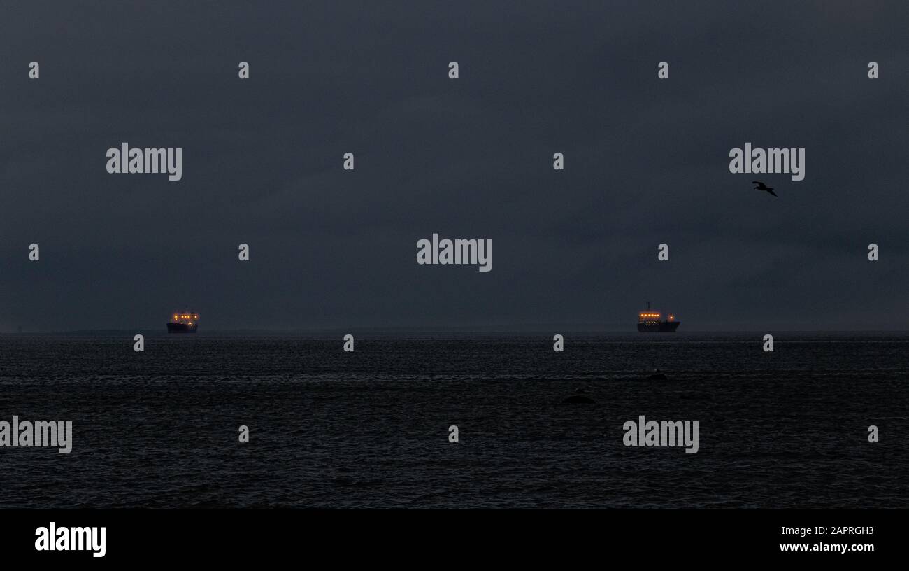 Two ships in the night hi-res stock photography and images - Alamy