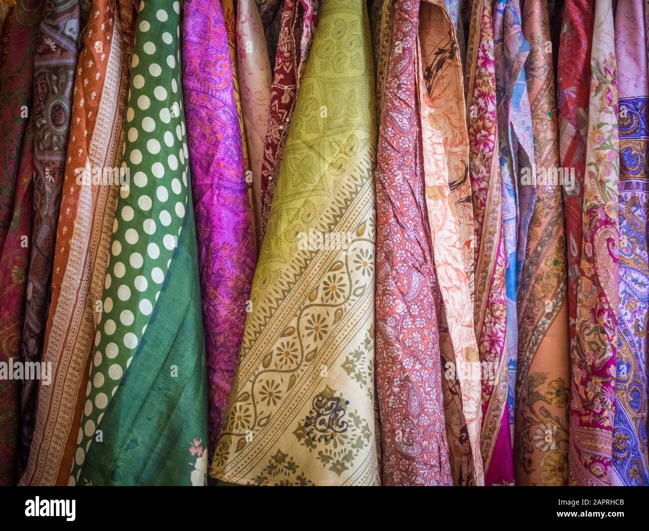 Scarves market stall morocco hi-res stock photography and images - Alamy