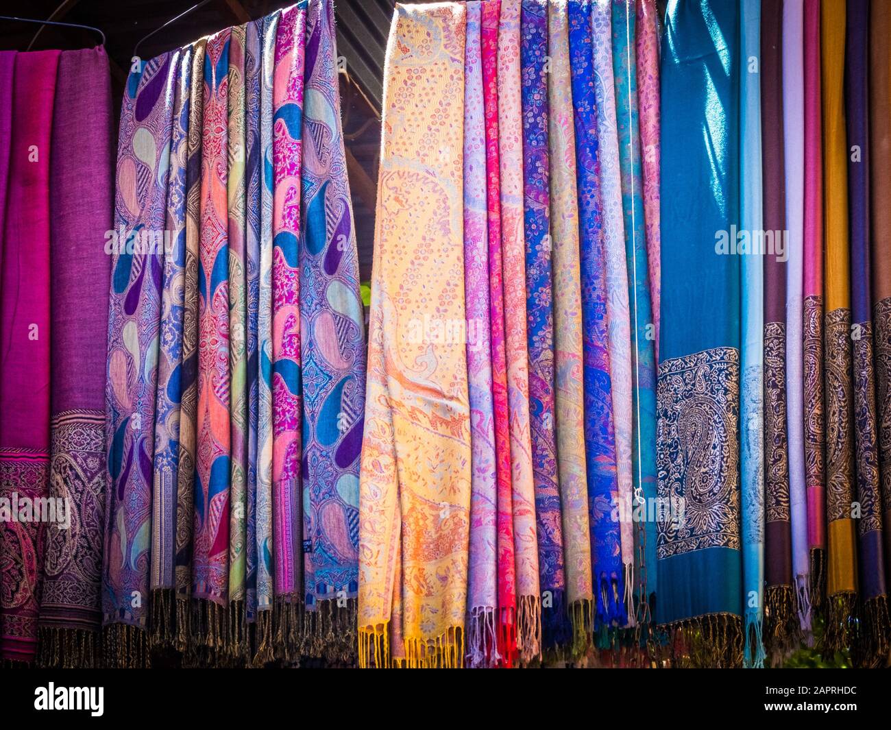 Moroccan scarves hi-res stock photography and images - Alamy