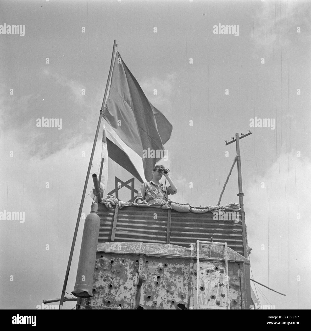 Israel 1948-1949: kibbutz Kwuzath Gezer soldier peering binoculars at a ...