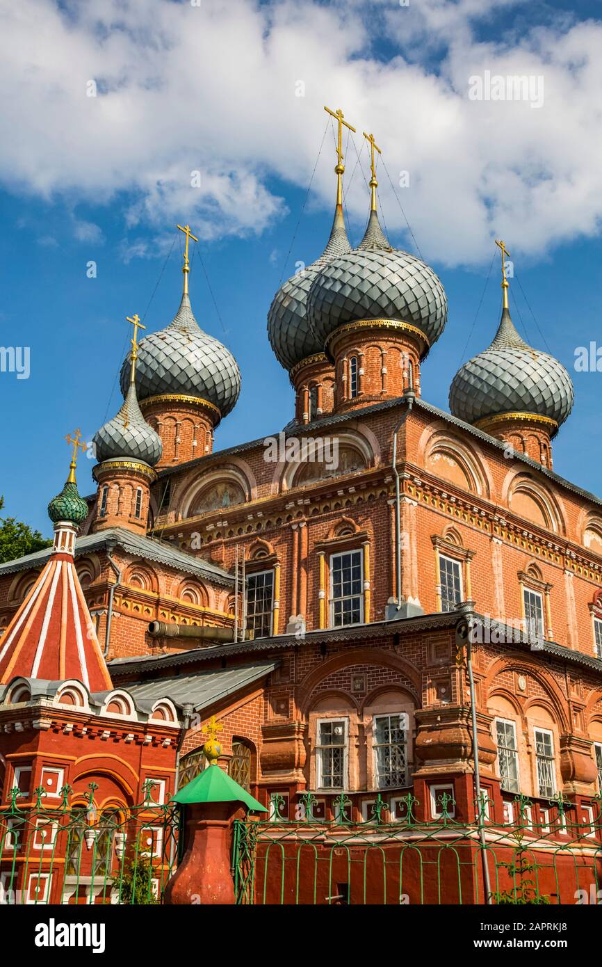 Gold church hi-res stock photography and images - Alamy