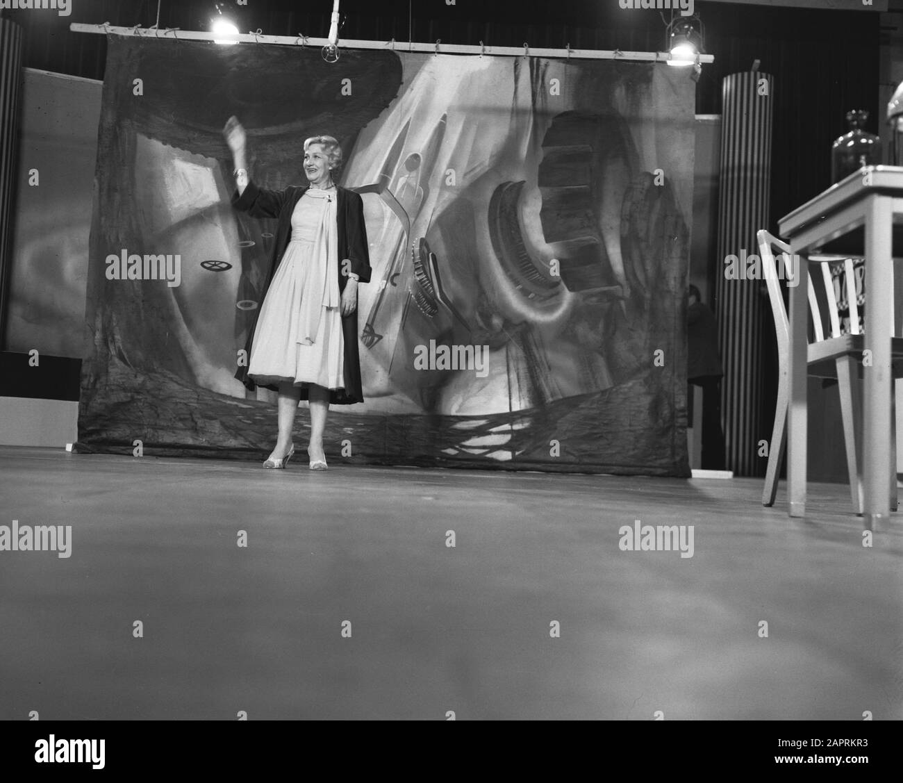 Dora paulsen performs hi-res stock photography and images - Alamy