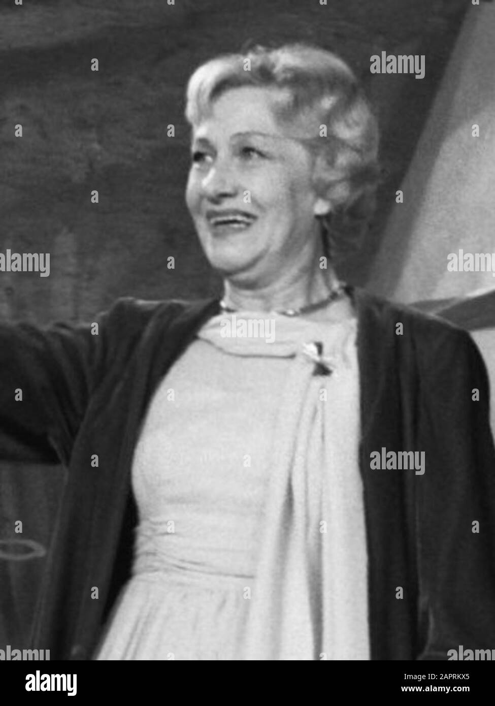 Dora paulsen performs hi-res stock photography and images - Alamy