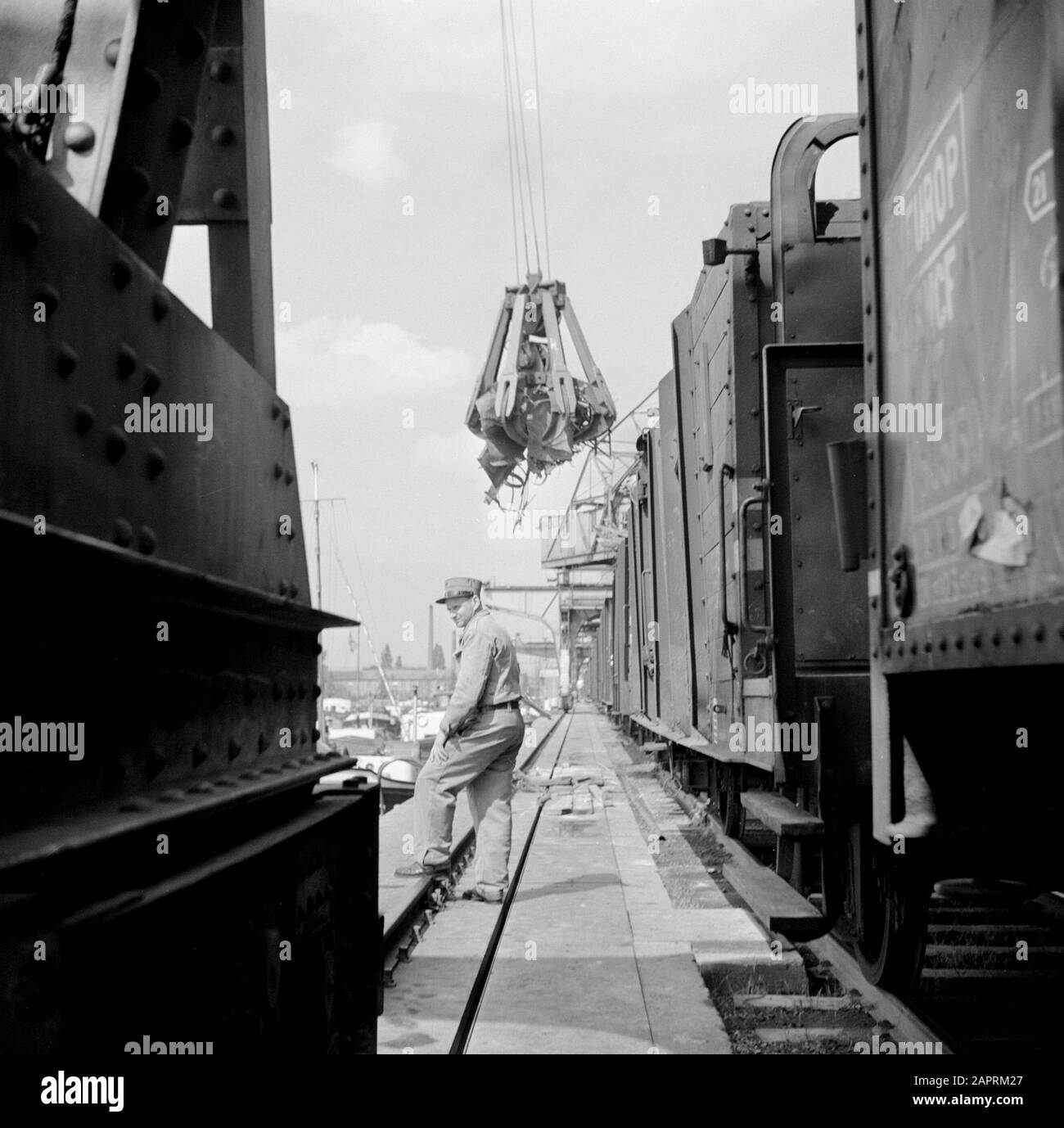 Loading freight trains Black and White Stock Photos & Images - Alamy