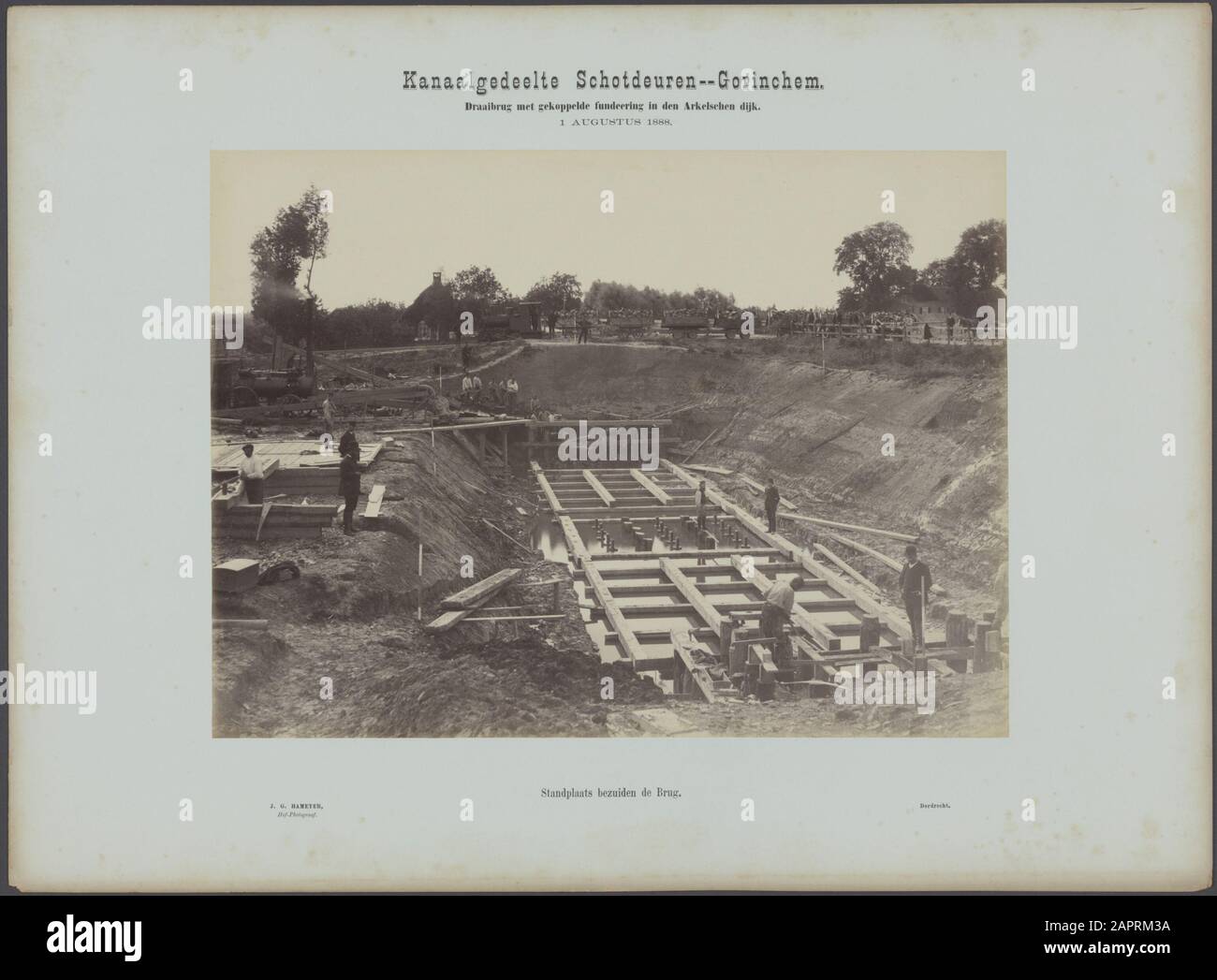 Swing bridge with linked foundation in the Arkelse dike. Pitch south of ...