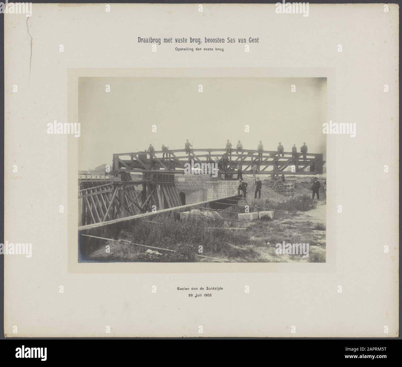 Swivel bridge with fixed bridge, east of Sas van Gent. Arrangement of ...