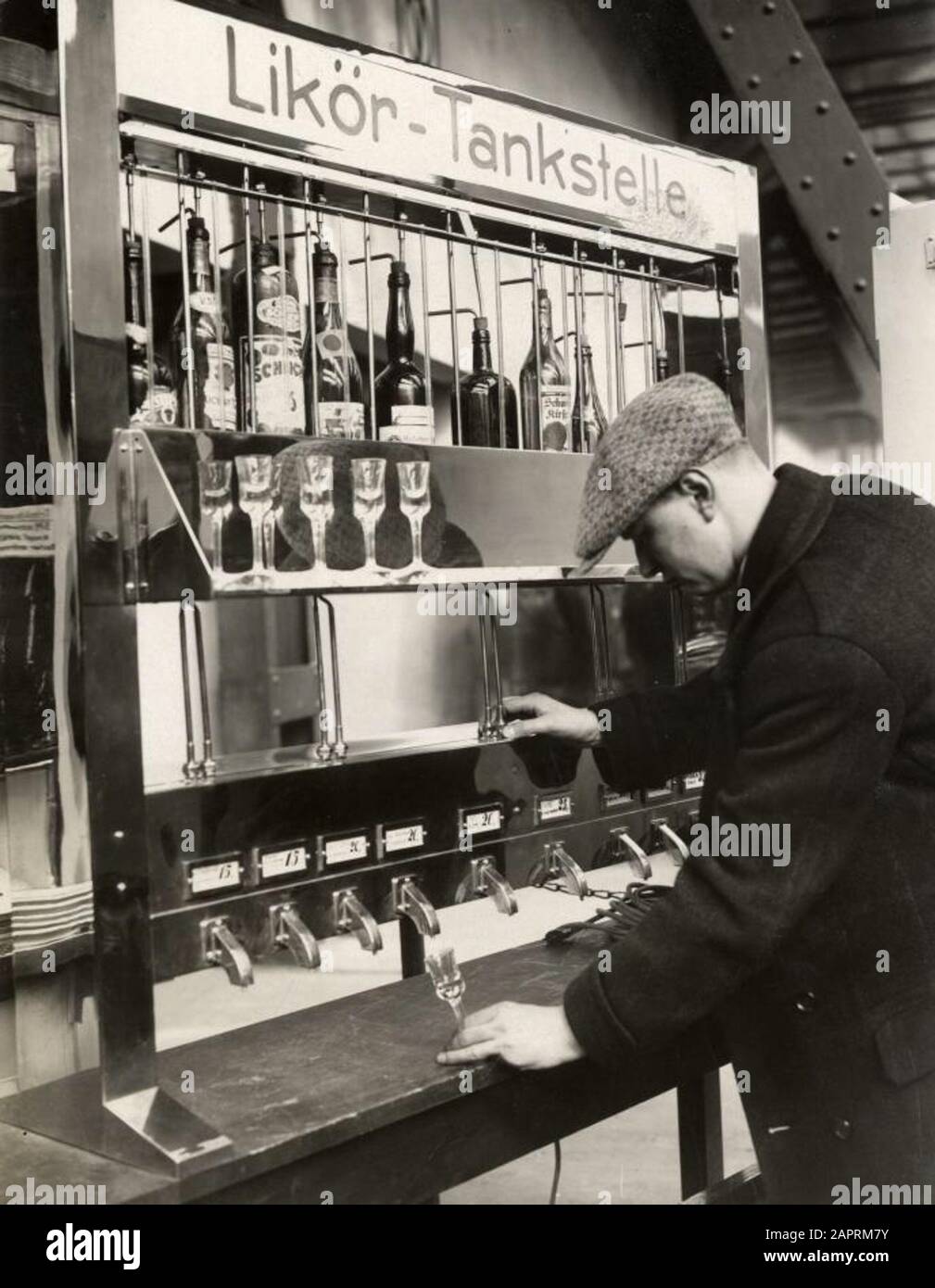 Vending machine germany 1931 hi-res stock photography and images - Alamy