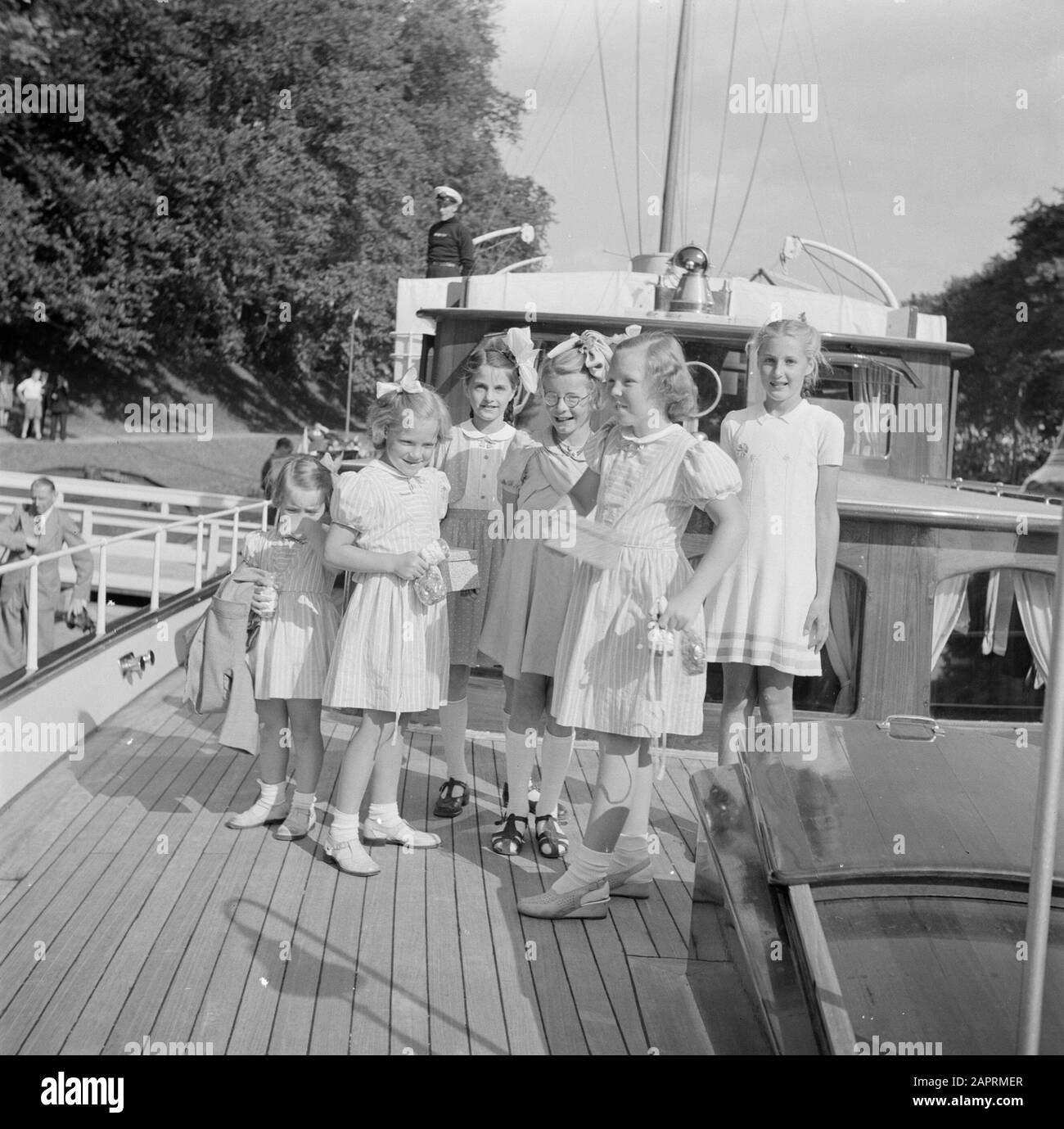 The princely family in Friesland Three Frisian girls offer Princess ...