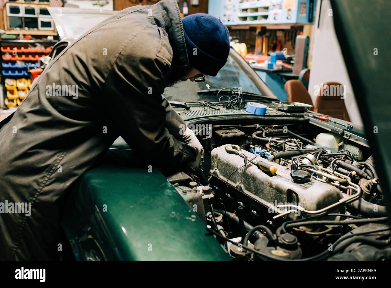 Fixing up a classic car hi-res stock photography and images - Alamy