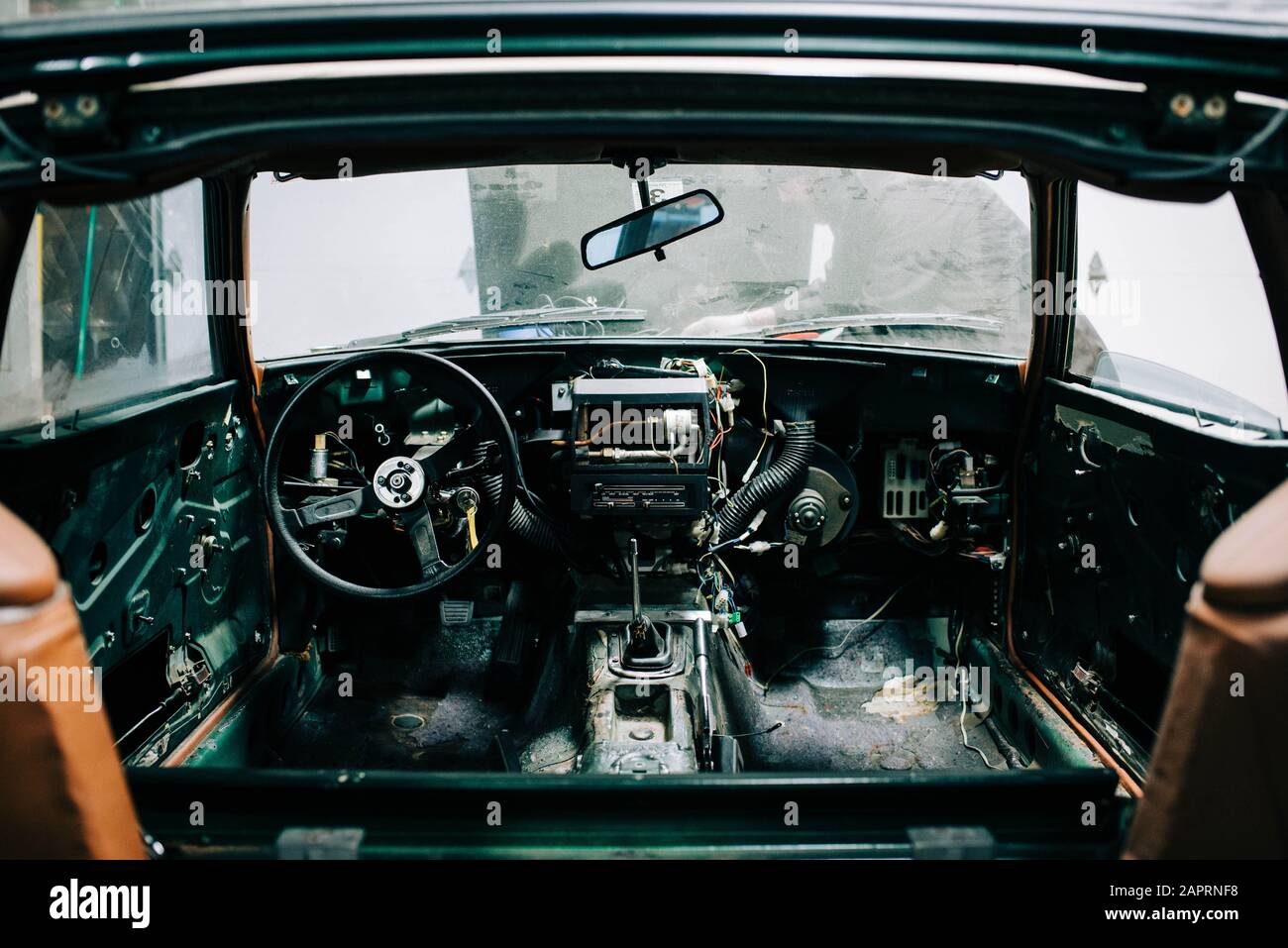 Fixing a classic car hi-res stock photography and images - Alamy