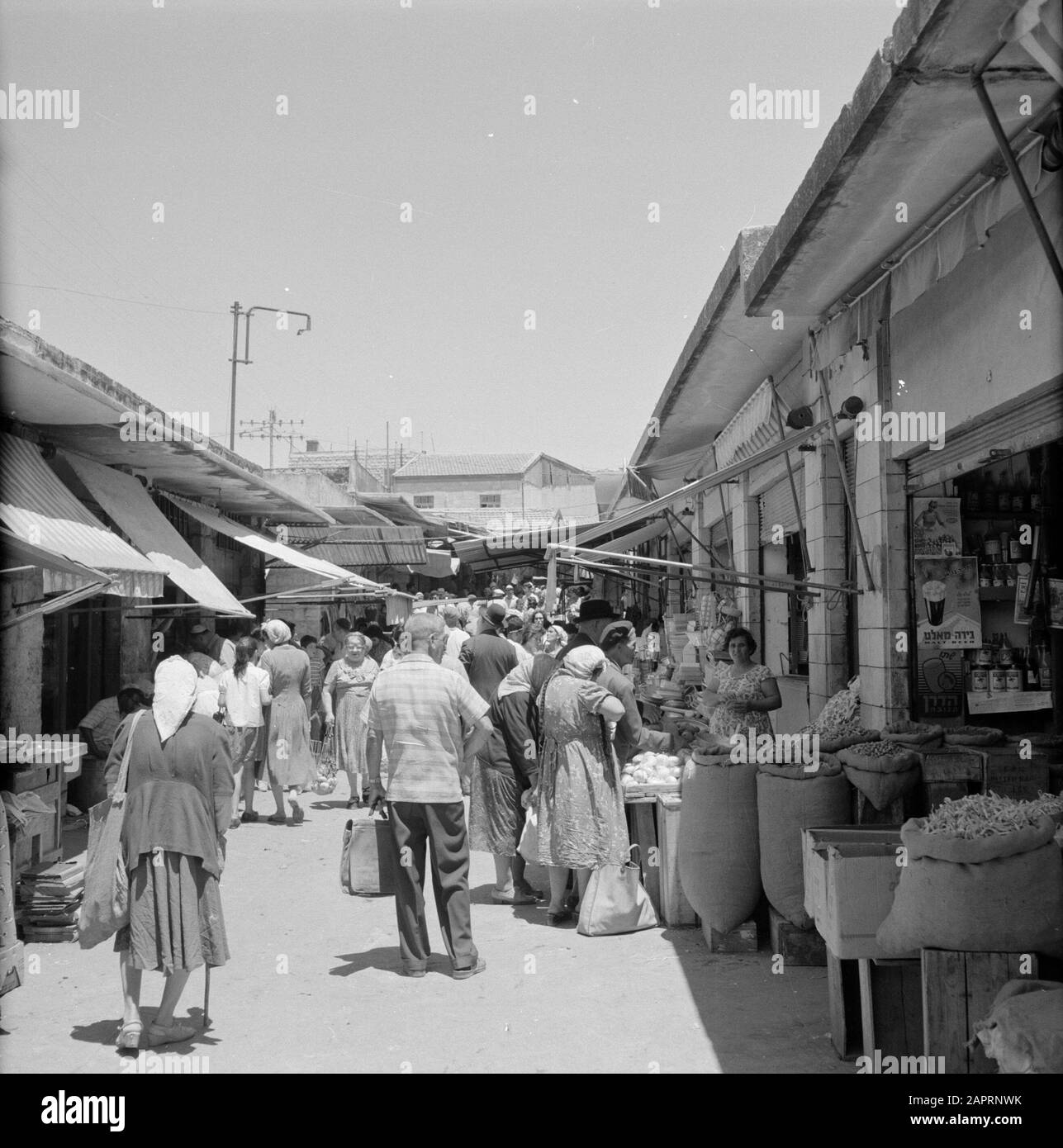 Israel 1964-1965: Jerusalem (Jerusalem), street images busy market ...
