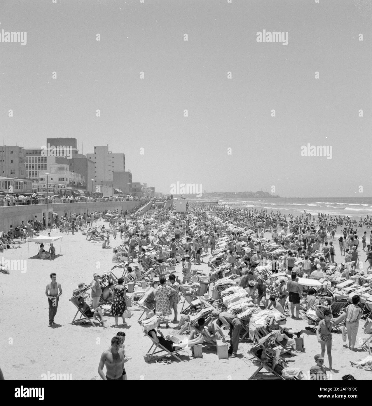 Israel 1964-1965: Tel Aviv, on the Sabbath to the sea Busy beach full ...