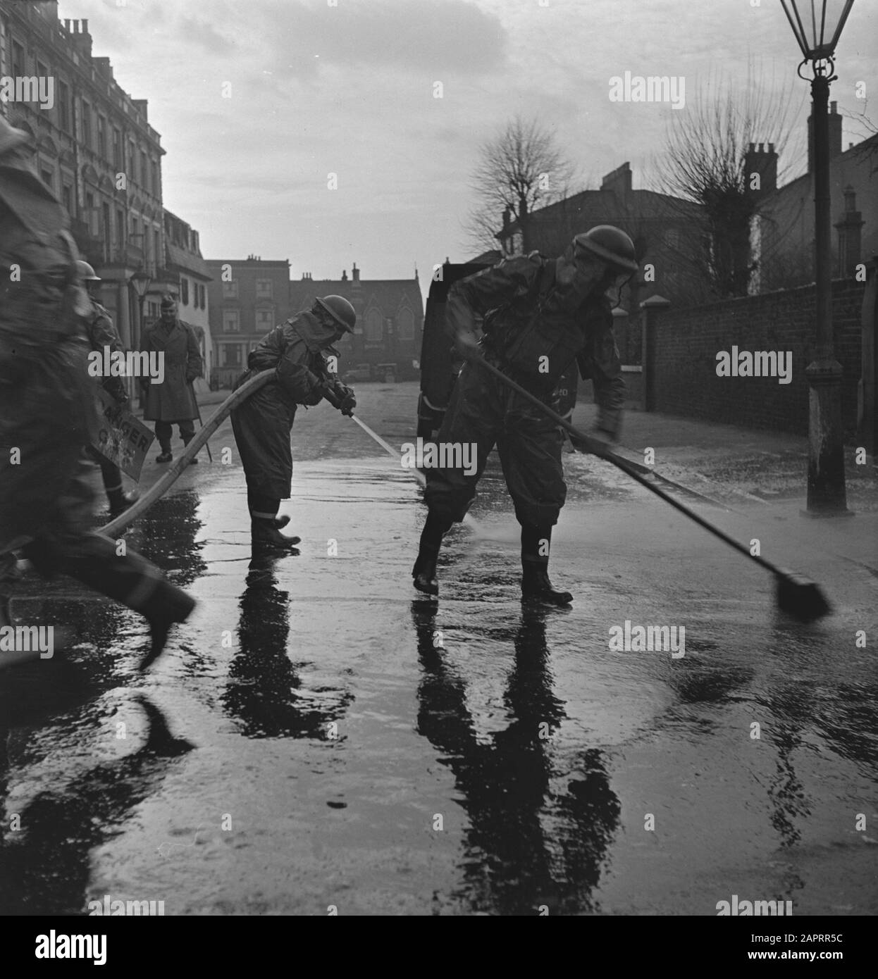 Evacuation london second world war Black and White Stock Photos ...